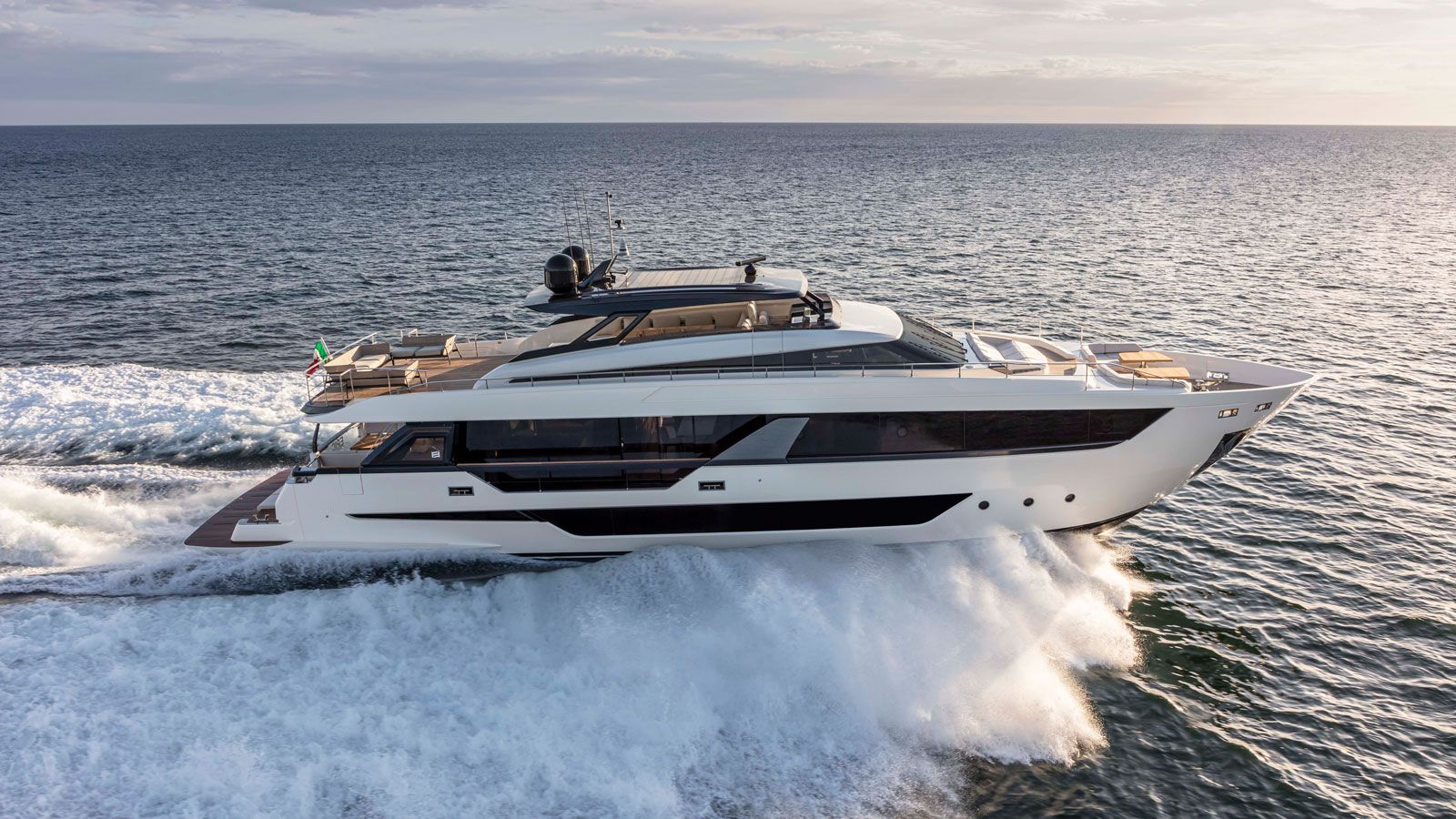 Epic yacht (Ferretti Yachts, 30.13m, 2021)